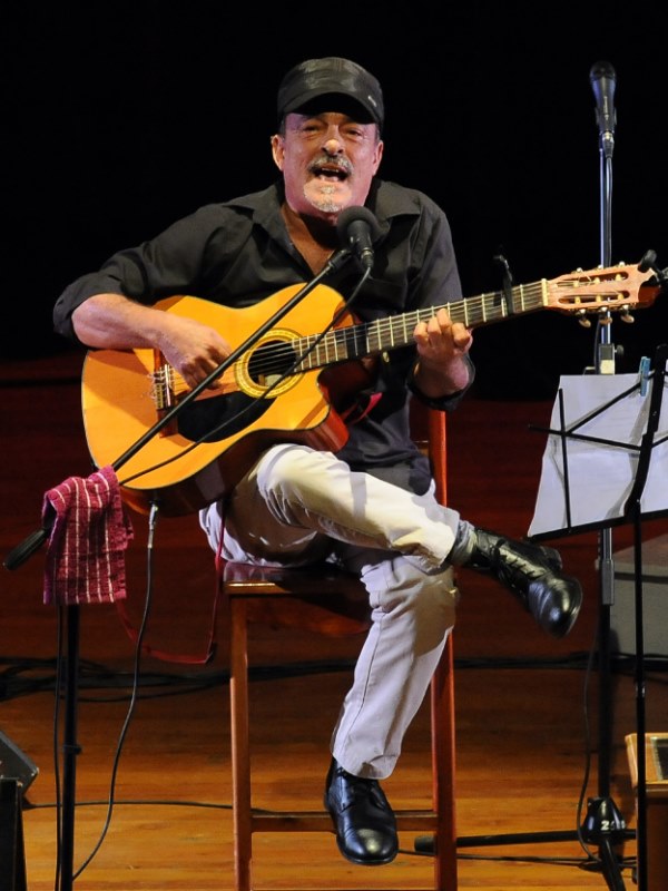 Fernando Cabreja, el poeta, la luna y la guitarra | Arte por Excelencias